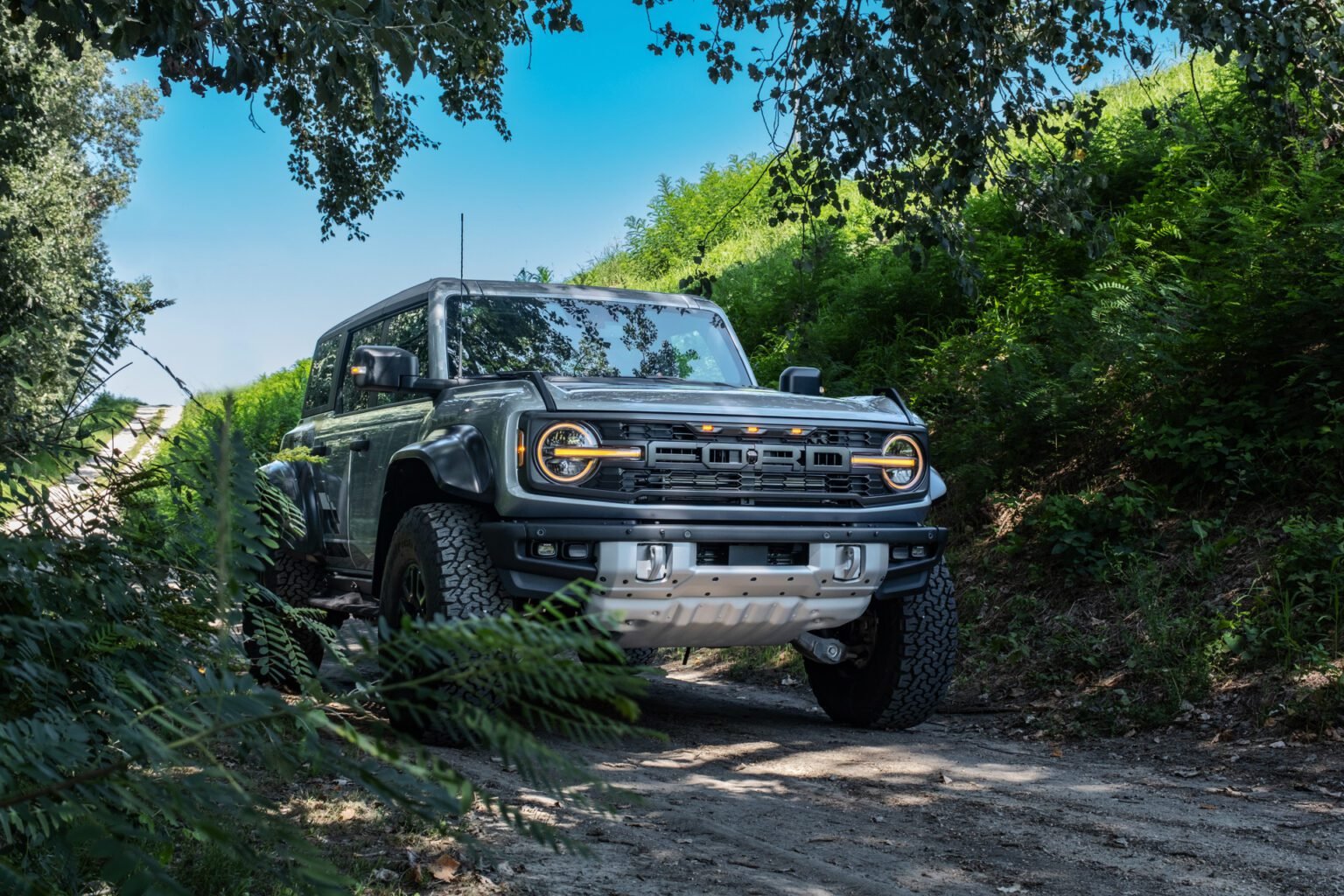Ford Bronco Raptor, il fuoristrada più estremo al mondo in Europa da ...