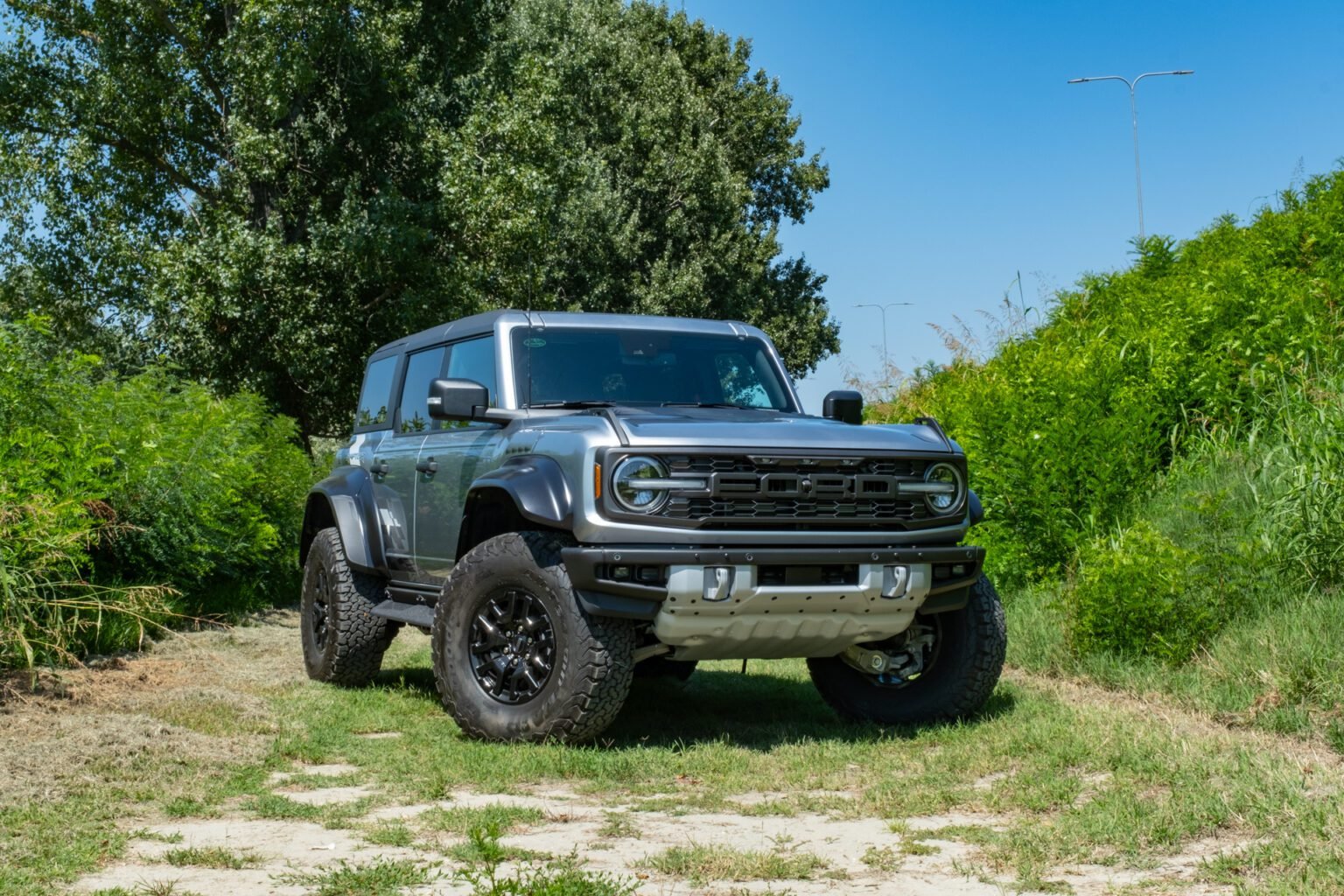 Ford Bronco Raptor, il fuoristrada più estremo al mondo in Europa da ...