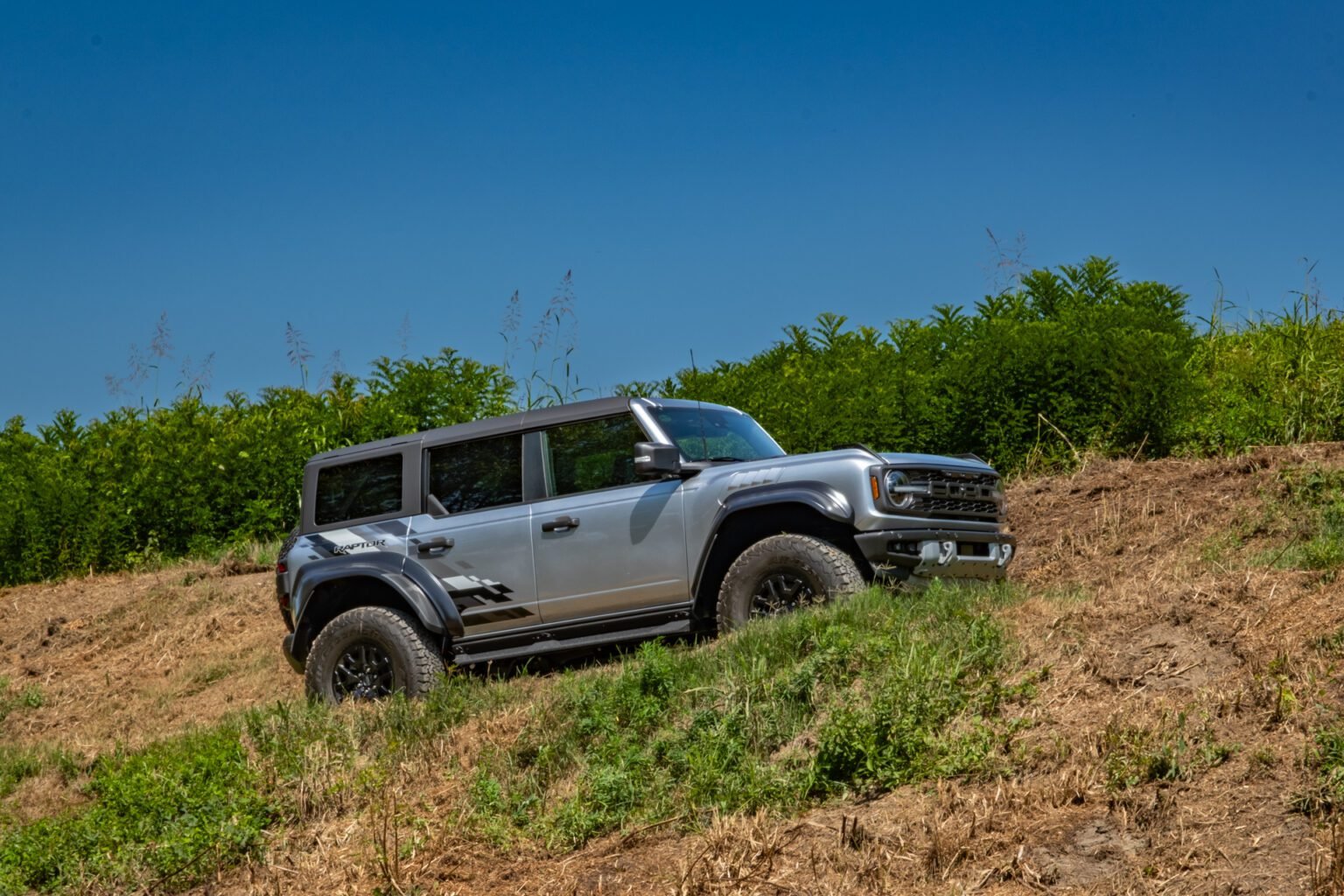 Ford Bronco Raptor, il fuoristrada più estremo al mondo in Europa da ...
