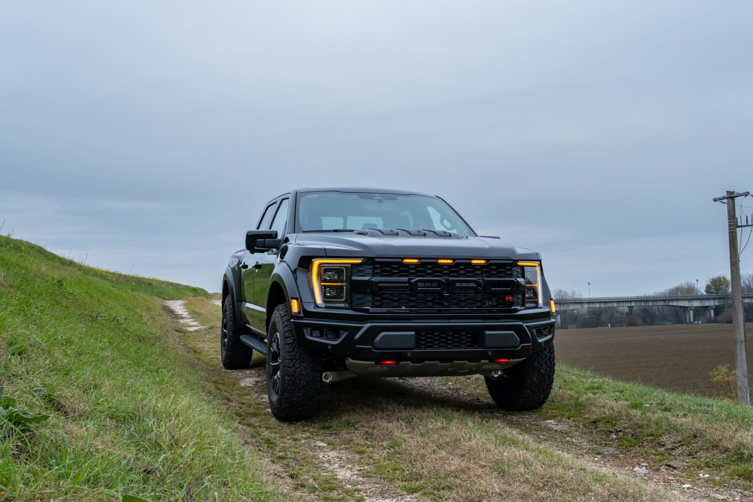 Ford F-150 Raptor R, il pick-up col V8 da 710 CV in Italia da ...
