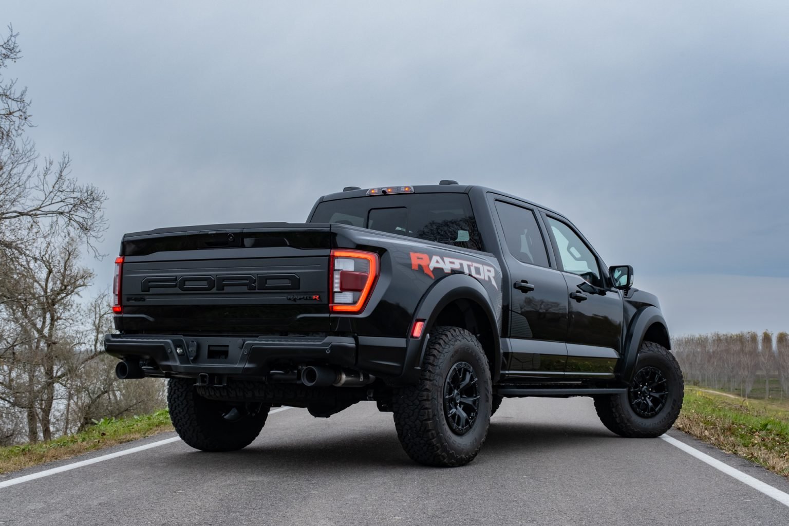 Ford F-150 Raptor R, il pick-up col V8 da 710 CV in Italia da ...