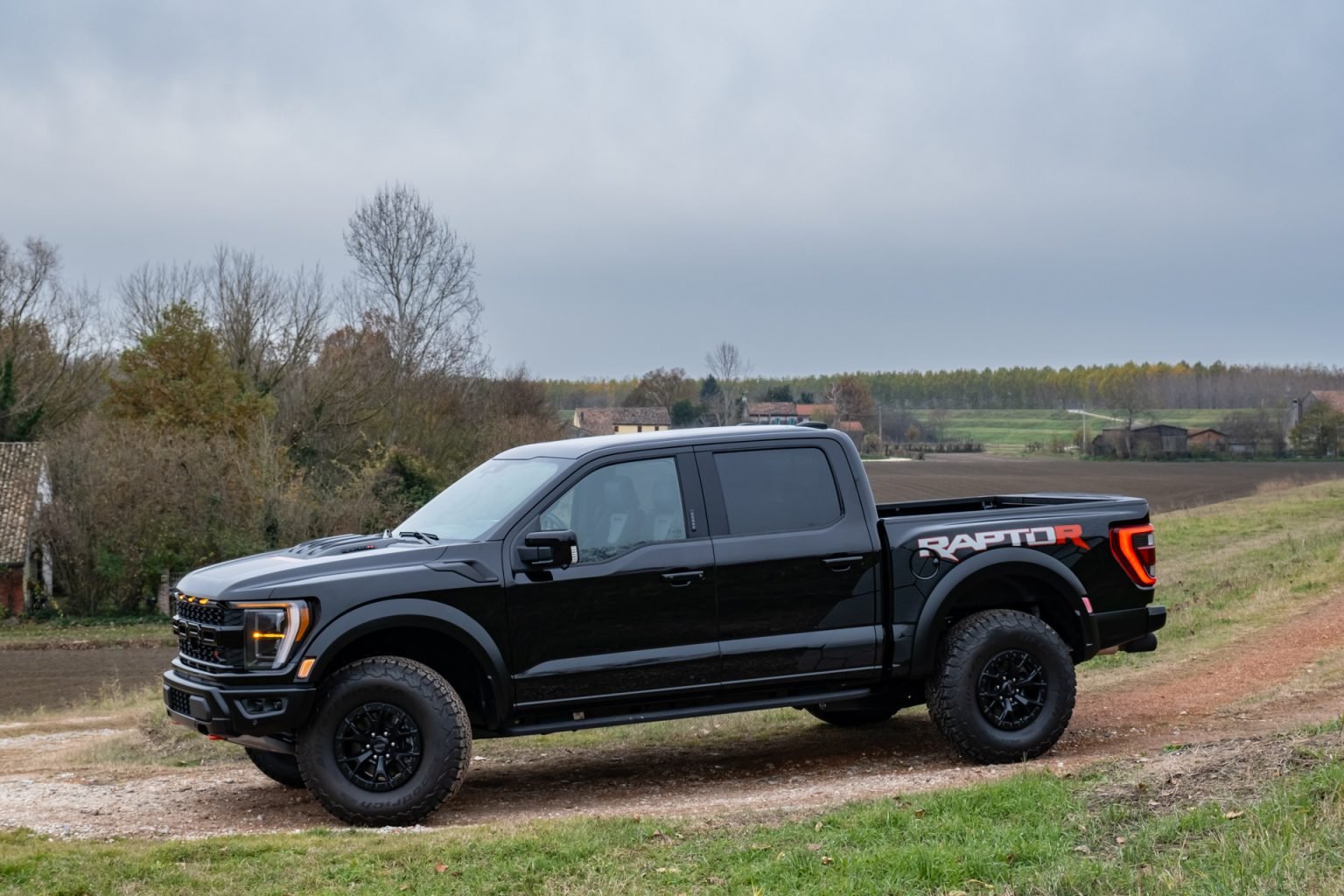 Ford F-150 Raptor R, il pick-up col V8 da 710 CV in Italia da ...