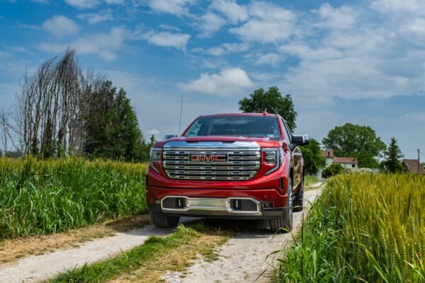 Nuovo GMC Sierra Denali, il pick-up di lusso cambia volto - Fioravanti ...